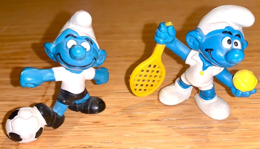 2 Schlümpfe: Fussball- & Tennis-Schlumpf (Neu (gemäss Beschreibung)) in ...