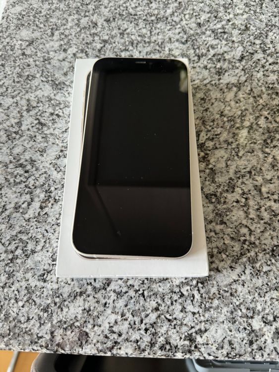 Apple iPhone 12, 128GB, weiss, guter Zustand ab CHF 1.- (Gebraucht) in ...