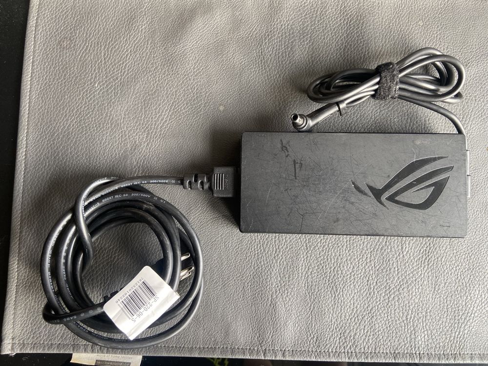 ASUS ROG Originales Laptop-Ladegerät 240W | Kaufen auf Ricardo