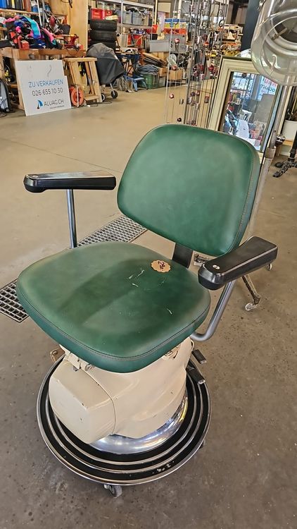 Alter Coiffeurstuhl (Gebraucht) in Biel/Bienne für CHF 125 – nur Abholung auf Ricardo kaufen