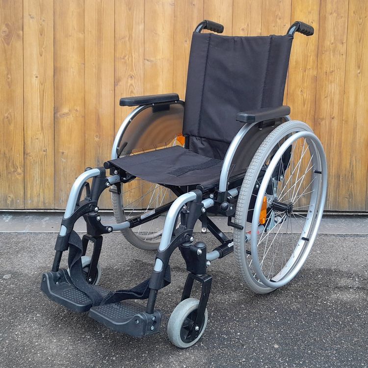Rollstuhl Otto Bock 40 cm Sitzbreite, nur CHF 149 (Gebraucht) in Lengnau für CHF 149 – mit ...