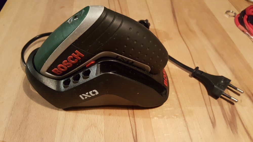 Bosch IXO mit Ladestation | Kaufen auf Ricardo