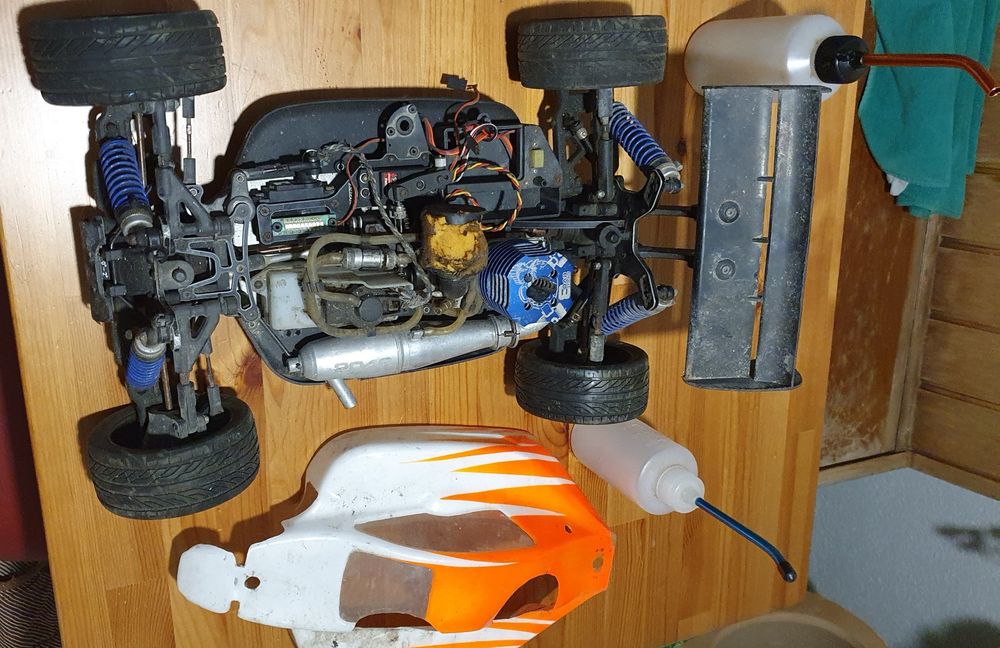 R/C Auto 2 Benzin Autos mit Bastel Zubehör | Kaufen auf Ricardo