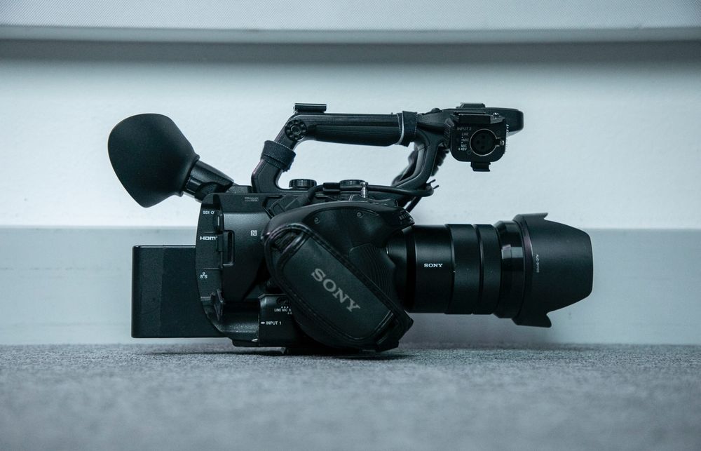 Sony FS5 + 2 lenses (Gebraucht) in Cadro für CHF 1000 – mit Lieferung ...