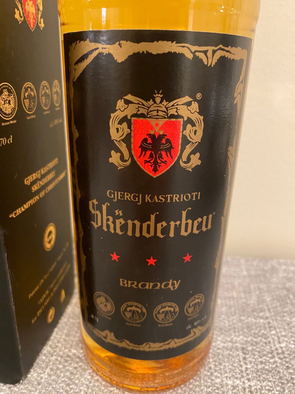 SKENDERBEU Brandy Albanien 40% Vol. 70 Cl (Neu und originalverpackt) in ...