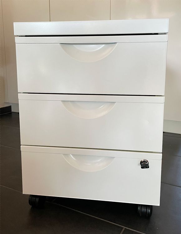 weisser Korpus mit Rollen von IKEA | Kaufen auf Ricardo