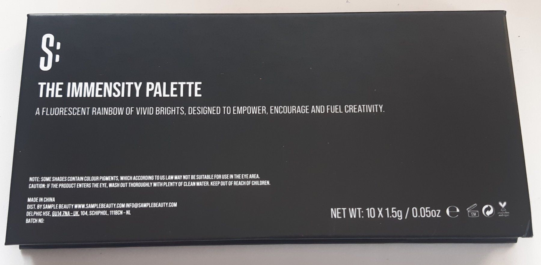 Palette de fards à paupières arc-en-ciel (Neuf avec emballage d'origine ...