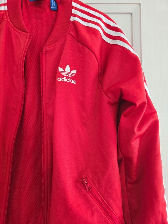 Rote Adidas Jacke, Sportlich und Top fuer den Fruehling! (Neu (gemäss ...