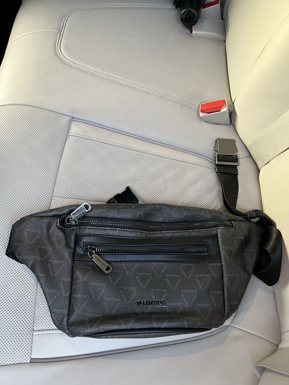 Valentino Bag (Usato) a Effretikon per CHF 50 – solo ritiro | Acquista ...