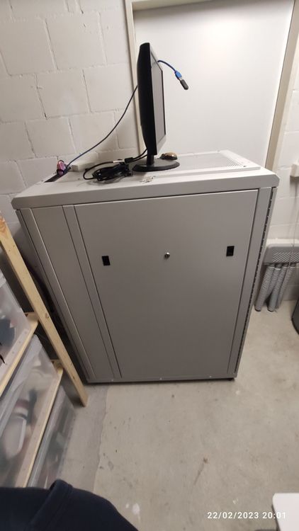 19" Rack 26U mit Rollen 73cm Einbautiefe | Kaufen auf Ricardo