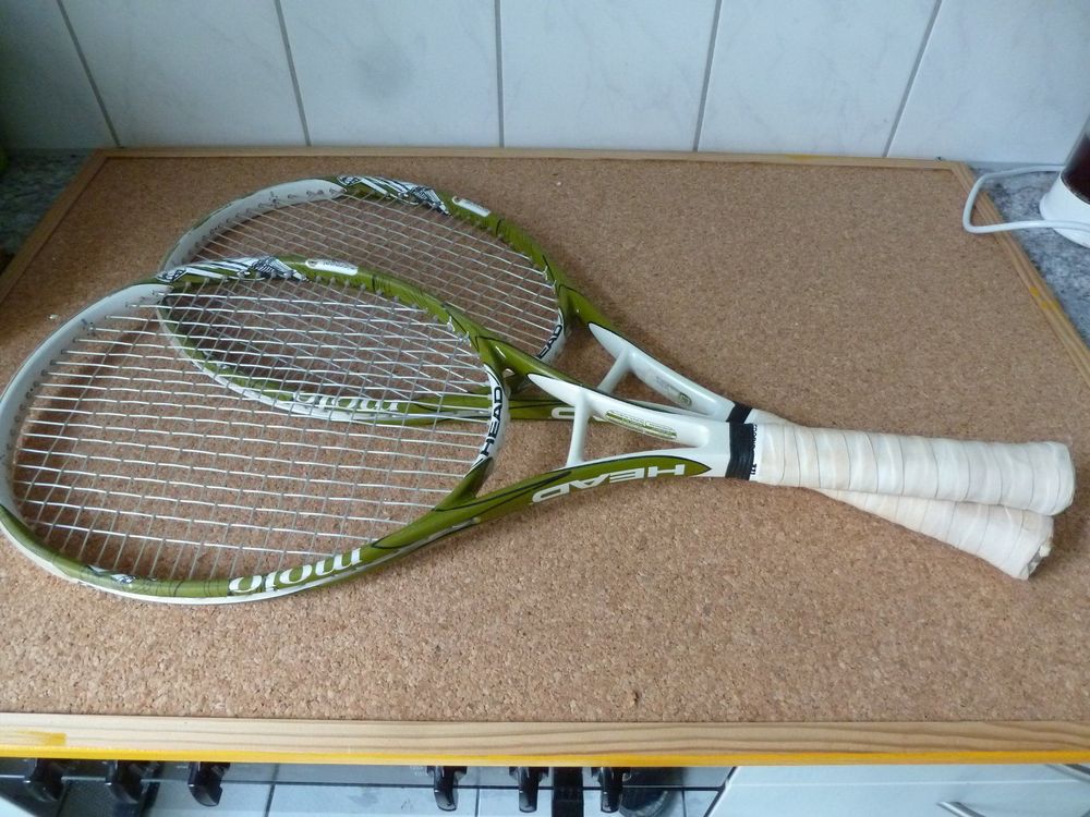 2 HEAD Tennisrackets mojo microgel (Gebraucht) in für CHF 20 – mit ...