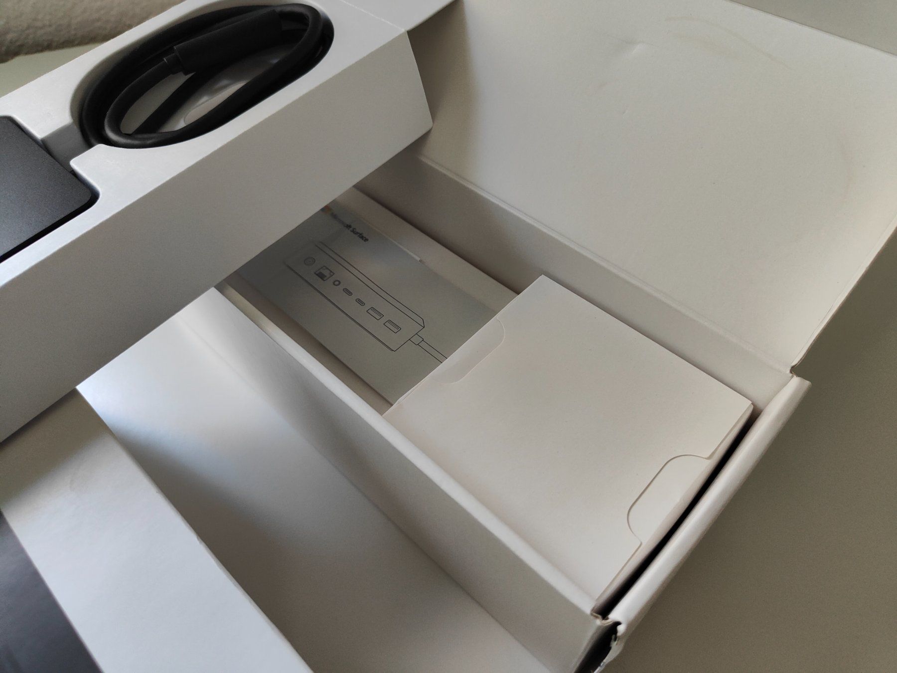 Microsoft Surface Dock 2 (NEU) (Neu und originalverpackt) in Winkel für ...