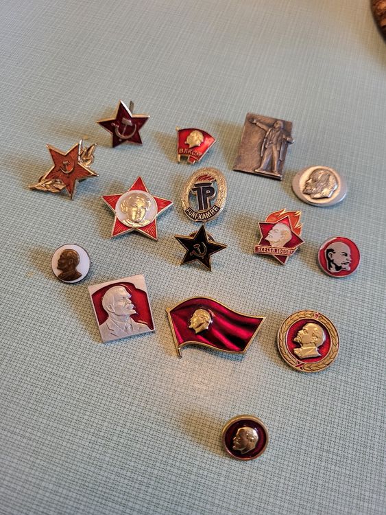 Lot de pins URSS vintage Lénine communisme CCCP (Gebraucht) in Martigny ...