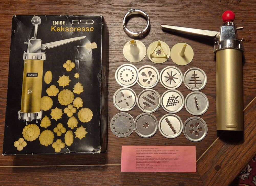 GSD Emide Spritzgebäck Kekspresse mit 15 Einsätzen 70er (Gebraucht) in ...
