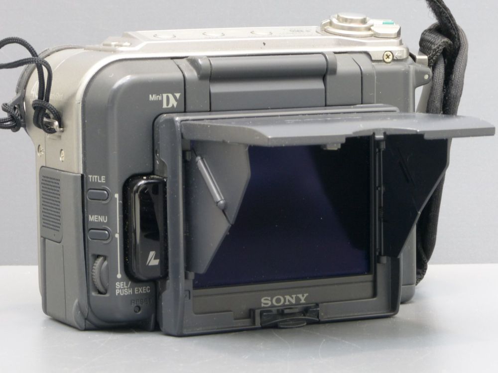 Sony Handycam Vision DCR-SC100E Mini-DV Videokamera (Gebraucht) in ...