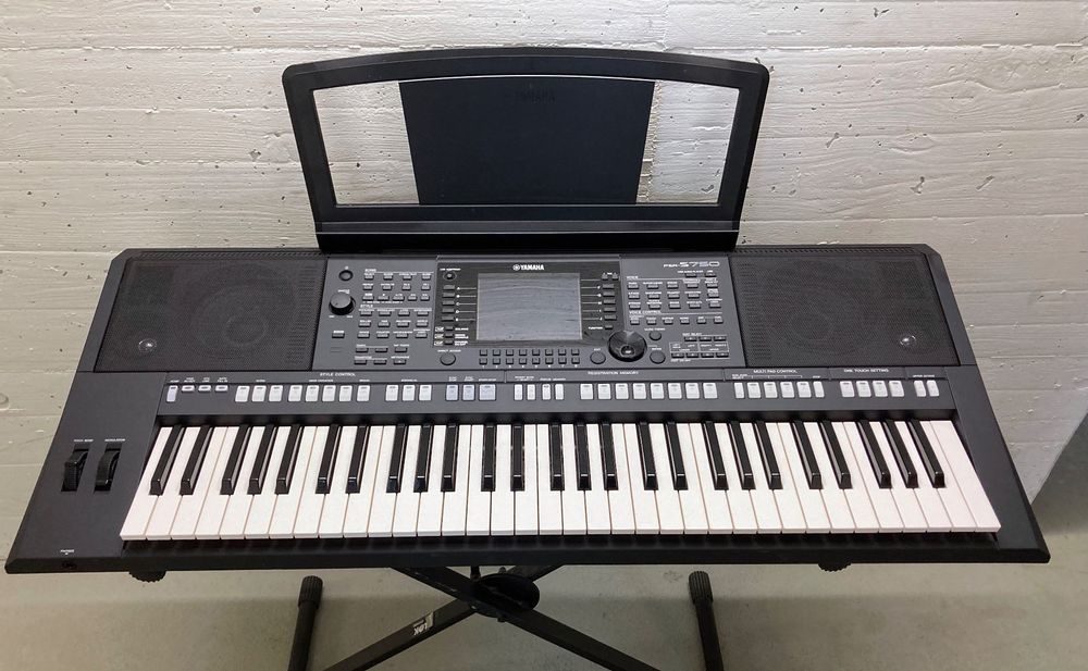 YAMAHA PSR-S750 Keyboard (Gebraucht) in Sins für CHF 695 – nur Abholung ...