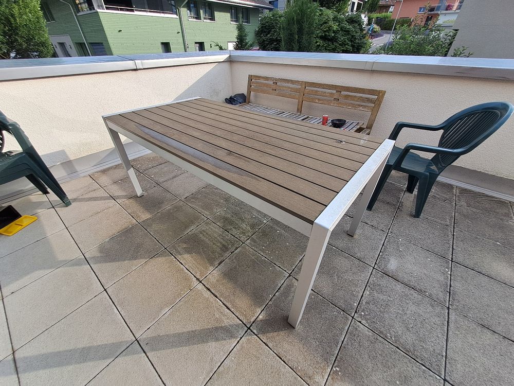 Gartentisch Oberfläche braun (Kunststoff), Beine Alu | Kaufen auf Ricardo