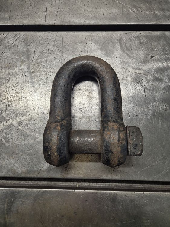 Manille de levage ancienne (D'occasion) à Le Locle pour CHF 20 – avec ...