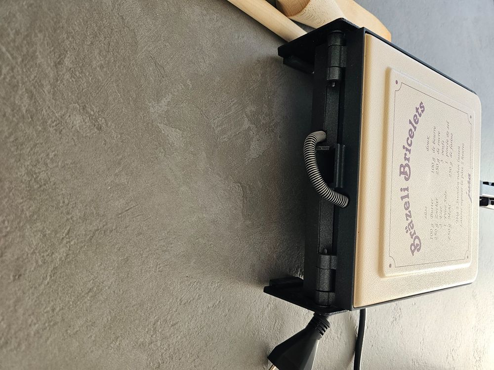 Brätzeli Eisen von Jura, neuwertig, für feine Brätzeli! (Gebraucht) in ...