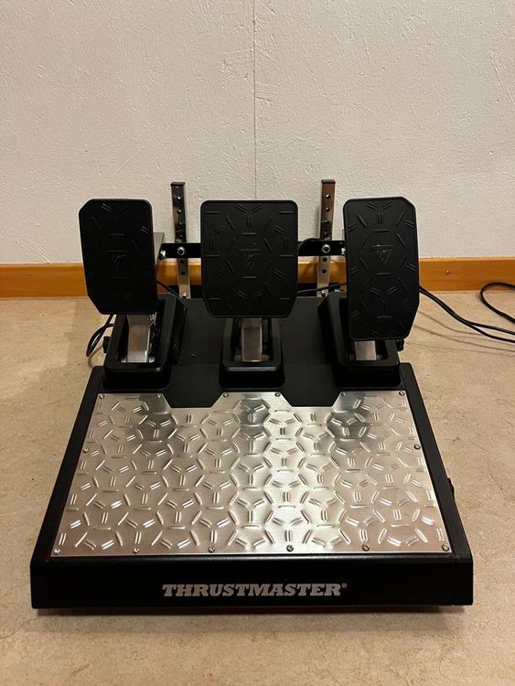 Thrustmaster T300, T-LCM pedals, TH8A shifter, & pedal stand (Gebraucht ...