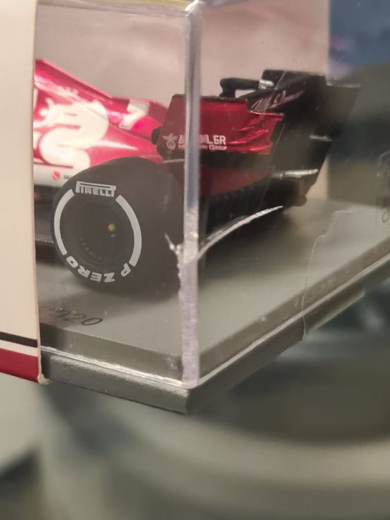 Orginal Signiert Kimi Räikkönen Auto 1/43 und ein 1/2 Helm | Kaufen auf Ricardo