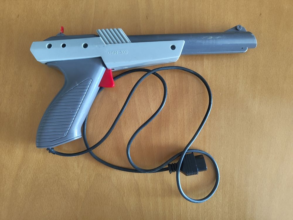 NES Zapper Light Gun - Original Nintendo Pistole (Gebraucht) in Eiken ...