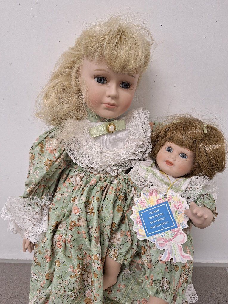 Poupée avec son bébé, selon photos (Neuf (Voir description)) à Saxon ...