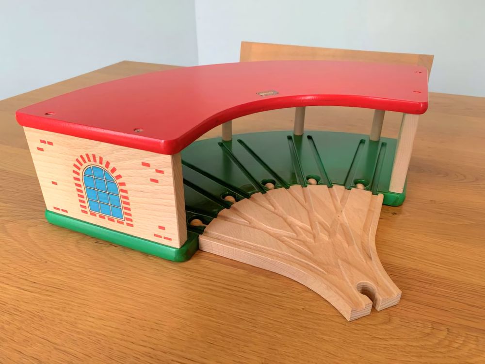 Brio Roundhouse / Engine depot (Gebraucht) in Zug für CHF 30 – mit ...