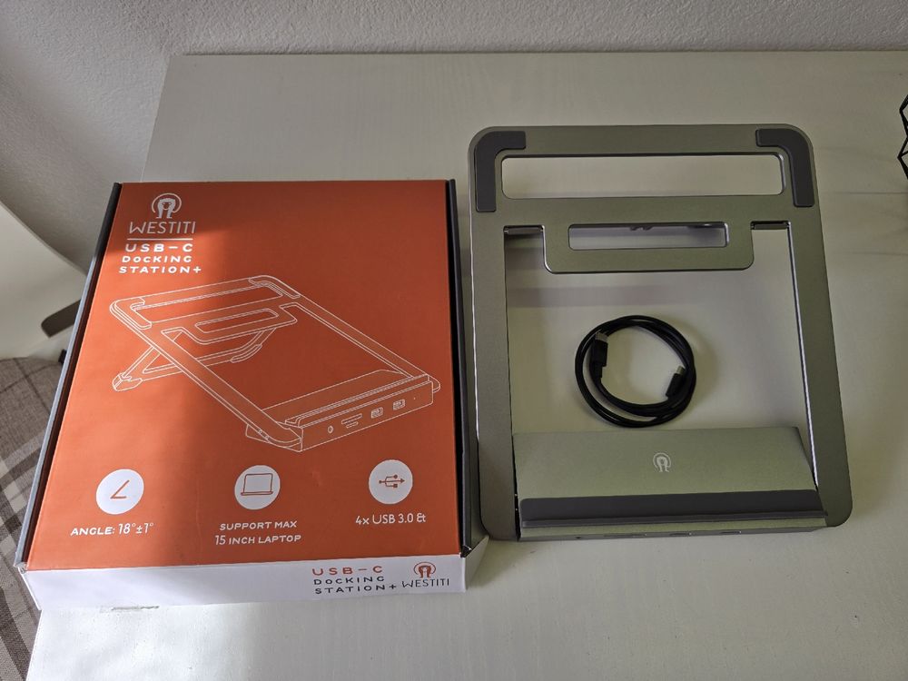 Westiti USB-C Docking Station+ Laptop Ständer wie neu! (Gebraucht) in ...