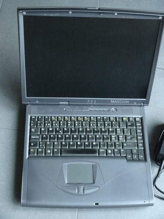 LAPTOP VON MAXDATA FÜR BASTLER (Defekt) in Gerlafingen für CHF 10 – mit ...