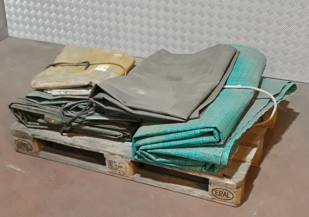 Posten mit diversen Blachen (Lot 242) (Gebraucht) in Bäriswil für CHF ...
