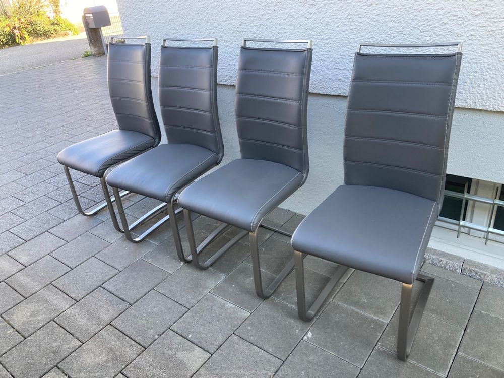 4 graue Freischwinger Stühle sehr guter Zustand (Gebraucht) in Derendingen für CHF 100 – nur ...