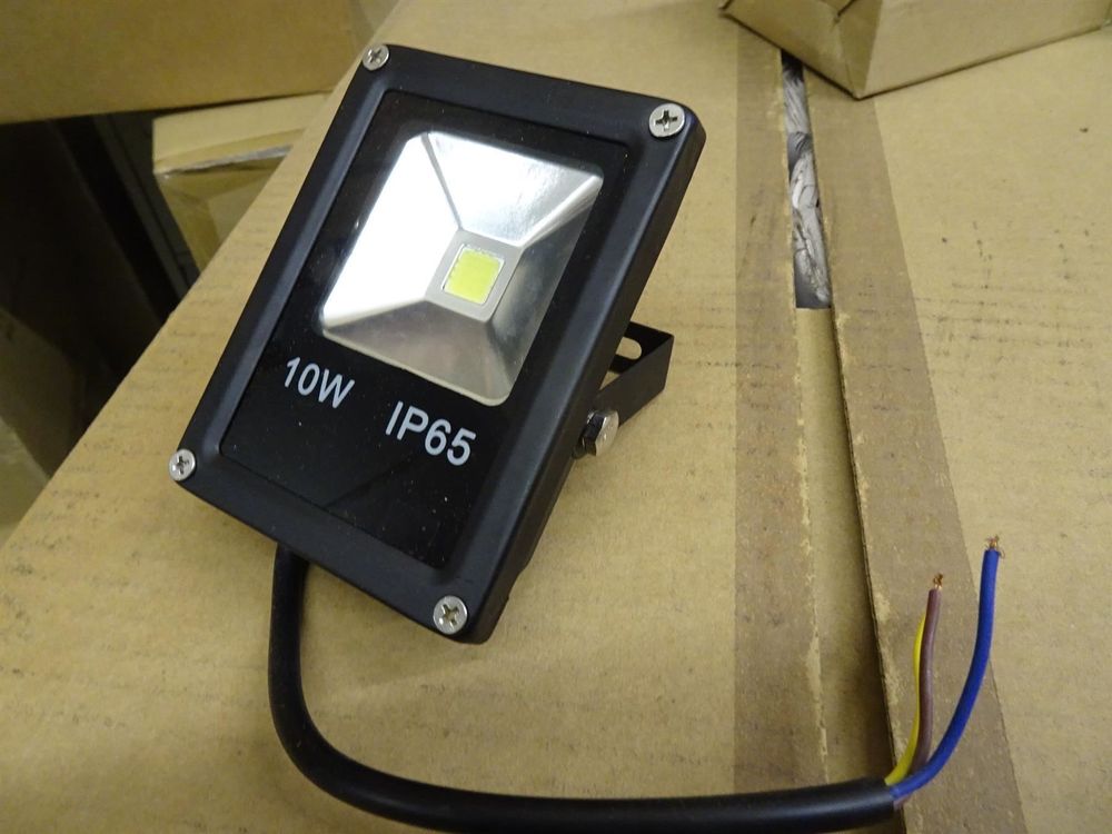 X24 Neuer LED Scheinwerfer ab 1.- (Neu (gemäss Beschreibung)) in Necker für CHF 6 – mit ...