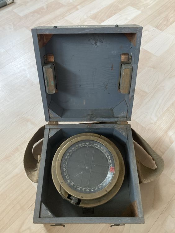 Kompass 2. WK mit Holzkiste (Gebraucht) in Pratteln für CHF 50 – nur Abholung auf Ricardo kaufen