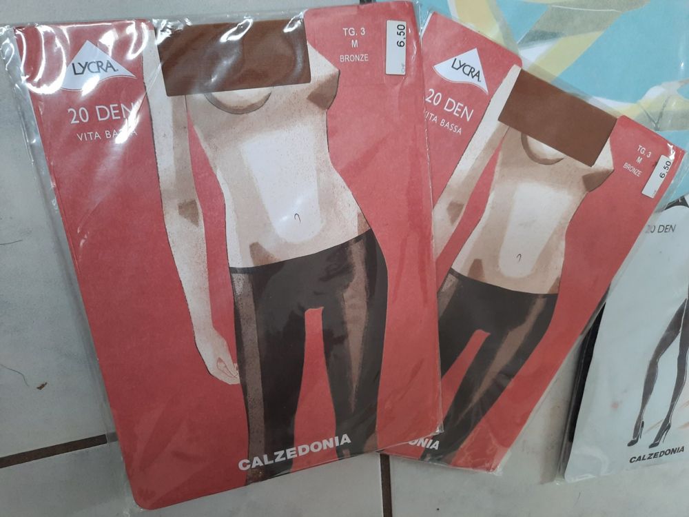 LOT de 5 COLLANTS, VINTAGE. Dans leur emballage (Gebraucht) in Le Locle ...