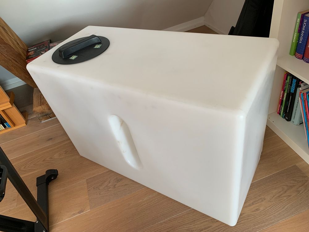 210 Liter Wassertank schmal mit Schwallwand (Gebraucht) in für CHF 100 ...