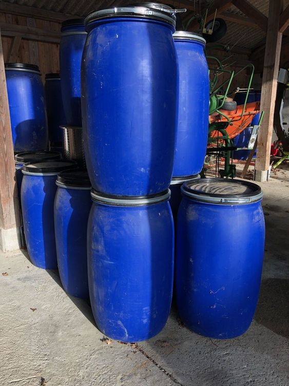 Blaues Fass 220l mit Deckel gebraucht günstig abzu... (Gebraucht) in ...