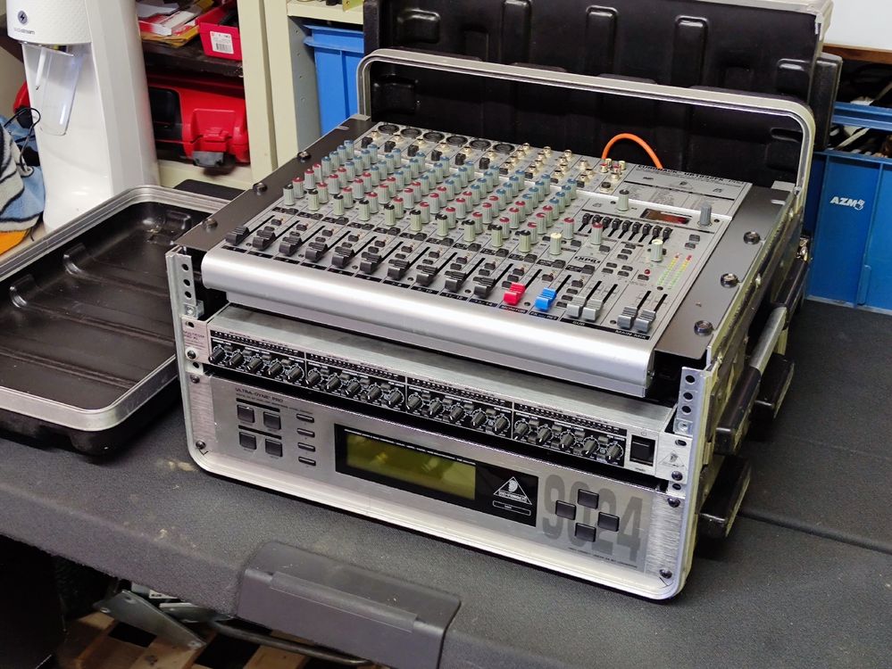 Behringer Eurorack UB1832FX Pro mit Ultra-Dyne Pro (Gebraucht) in ...