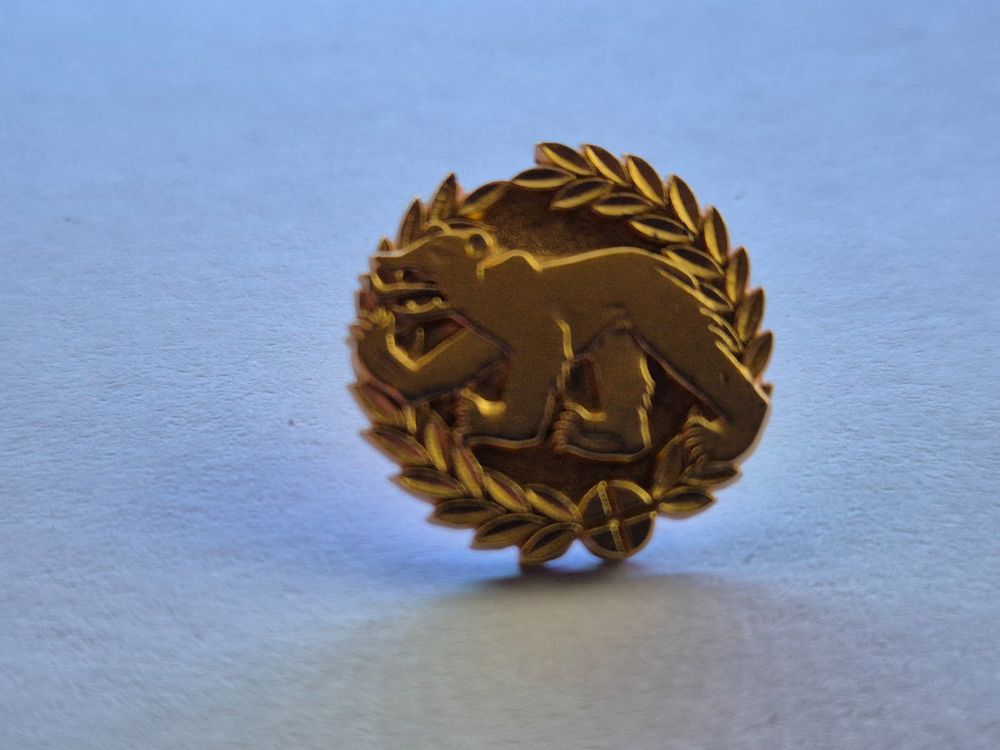 Pin "Berner Bär", 925er Silber vergoldet (Gebraucht) in Sulz AG für CHF ...