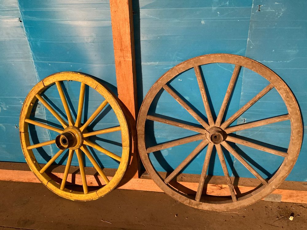 Zwei Holz Wagenrader (Gebraucht) in Wildegg für CHF 30 – nur Abholung ...