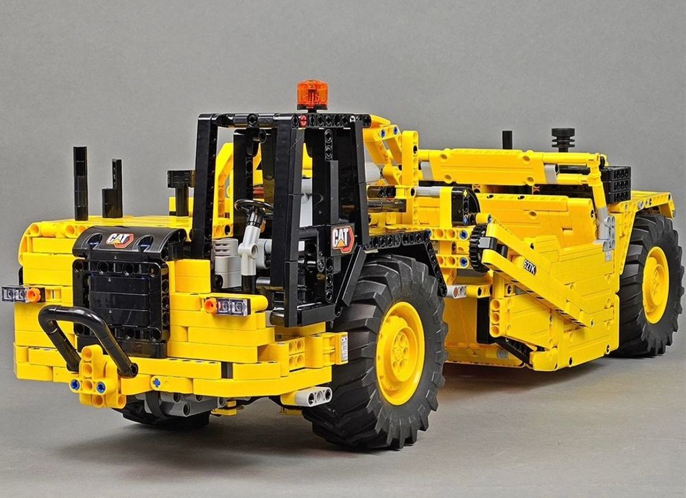 Lego technik CAT Scraper (Gebraucht) in Airolo für CHF 185 – mit ...