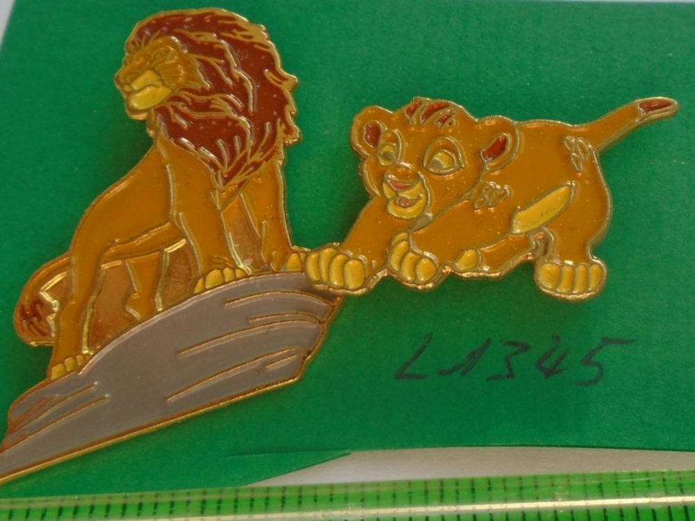 2 ver Disney Löwen Pins (L1345) (Gebraucht) in Winterthur für CHF 1 ...