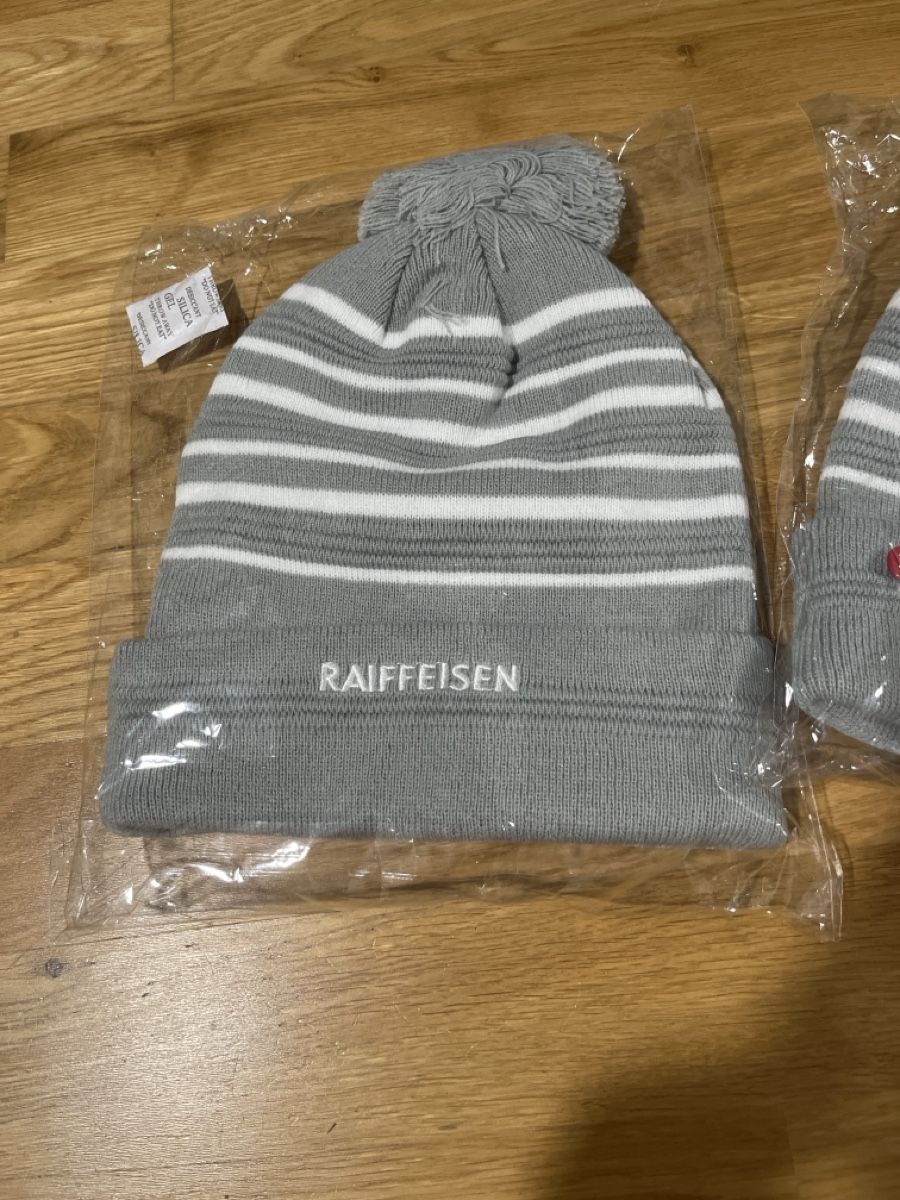 Bonnet gris (D'occasion) à Le Locle pour CHF 5.5 – avec livraison ...