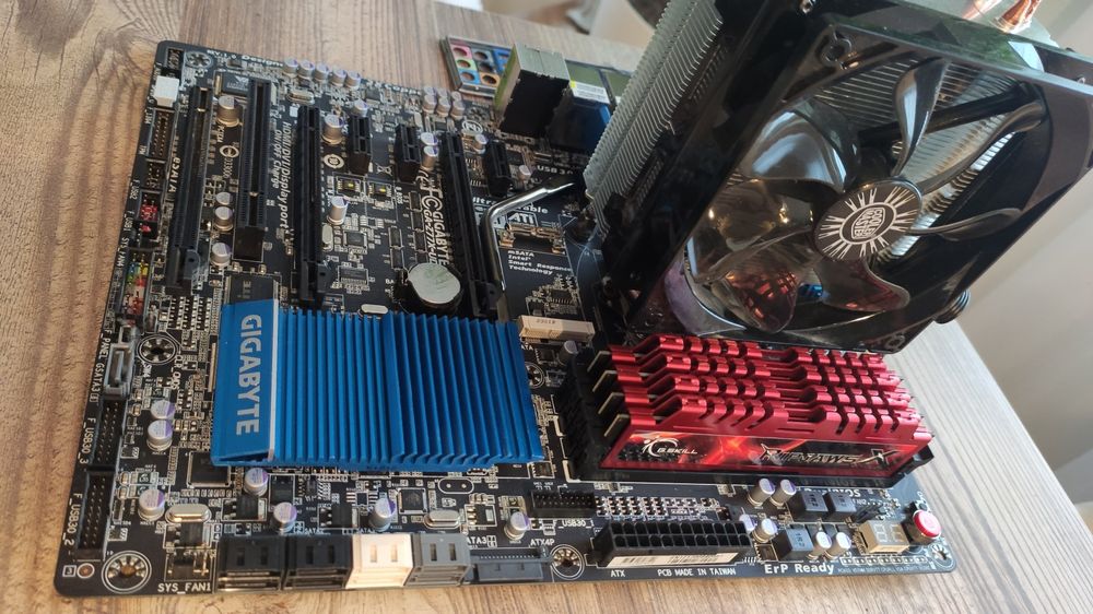 Gigabyte GA-Z77X-UD5H ATX Motherboard Inkl CPU, RAM, Lüfter (Gebraucht) in Gommiswald für CHF 65 ...