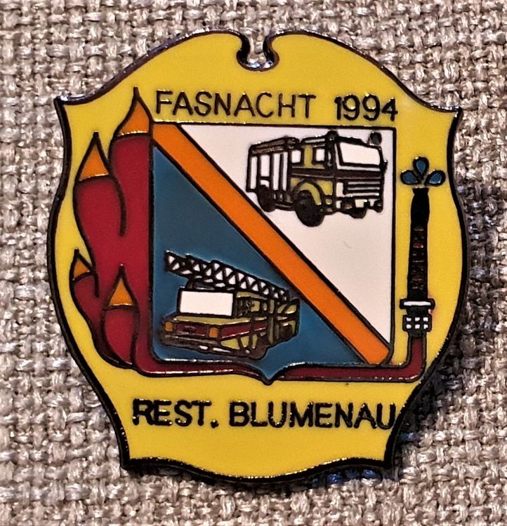 M645 - Pin Feuerwehr Fasnacht 1994 Restaurant Blumenau (Gebraucht) in Reinach BL für CHF 2 – mit ...