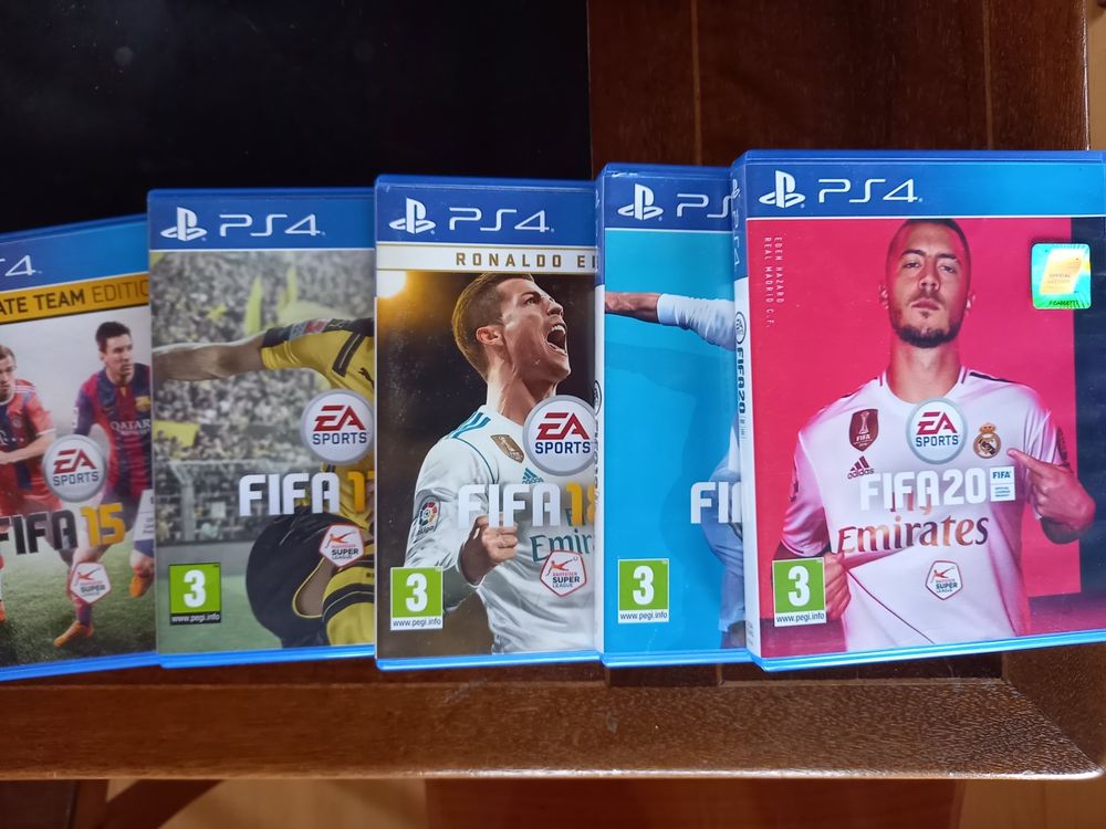 Fifa PS4 package (Gebraucht) in St.Gallen für CHF 14.9 – mit Lieferung ...