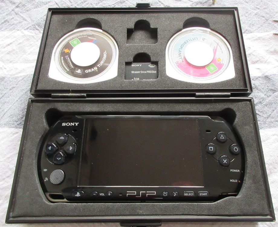SONY PSP SERIE 3004 MIT 2 SPIELEN UND ZUBEHÖR - GEBRAUCHT (Gebraucht ...