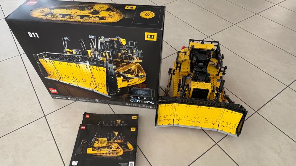 LEGO Technic Cat D11T Bulldozer (42131) (Gebraucht) in Niedergösgen für ...