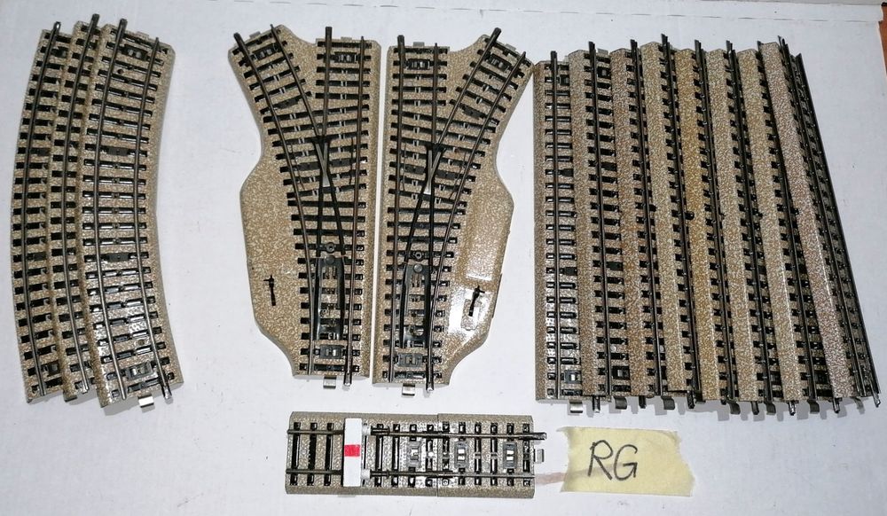 RG) Packet Märklin, 2 Weichen, 8 gerade, 3 Bogen, 1 Abstellg (Gebraucht ...
