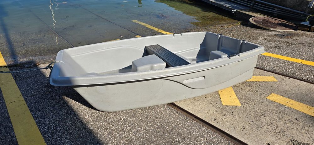 Barque en plastique avec roulettes (Gebraucht) in versoix für CHF 80 ...